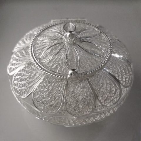 Sterling Silver filigree keepsake box Round 6 leaf